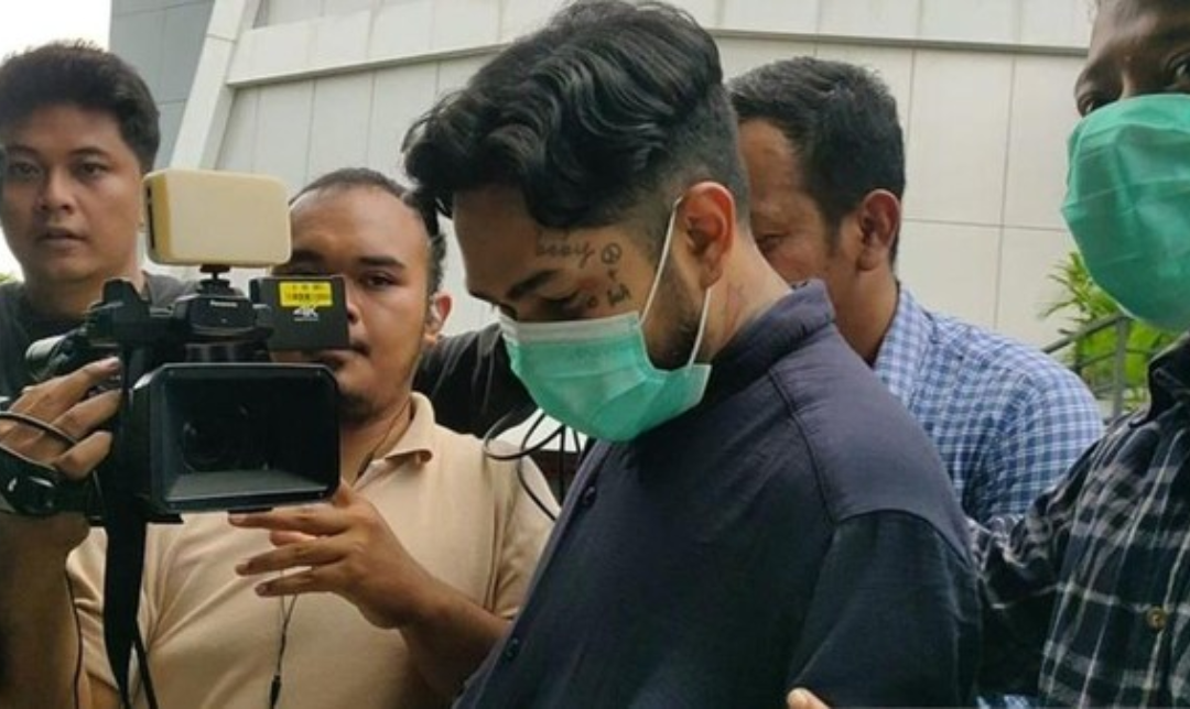 Kehidupan Selebritas Indonesia yang Terjerumus ke Narkoba: Fenomena ...